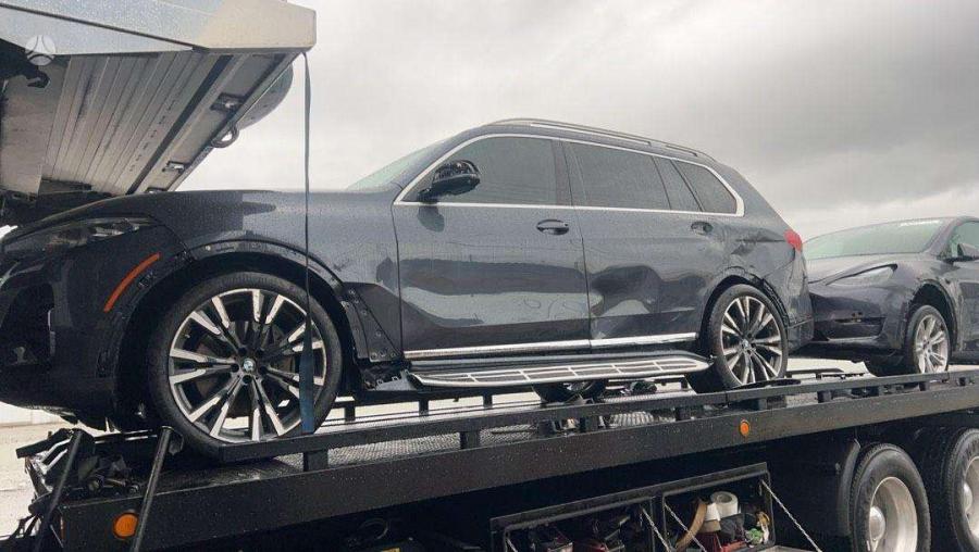 Grey BMW X7 2019 in Vilnius, with an engine capacity of 3.00 L and mileage of 110 thousand km for 28500 €, photo 1 on AUTOMOTO.COM.LV