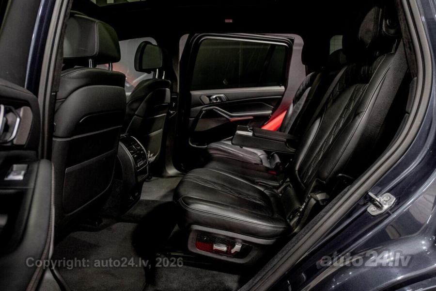 Grey BMW X7 2019 in Parnu, with an engine capacity of 3.00 L and mileage of 204 thousand km for 45000 €, photo 16 on AUTOMOTO.COM.LV
