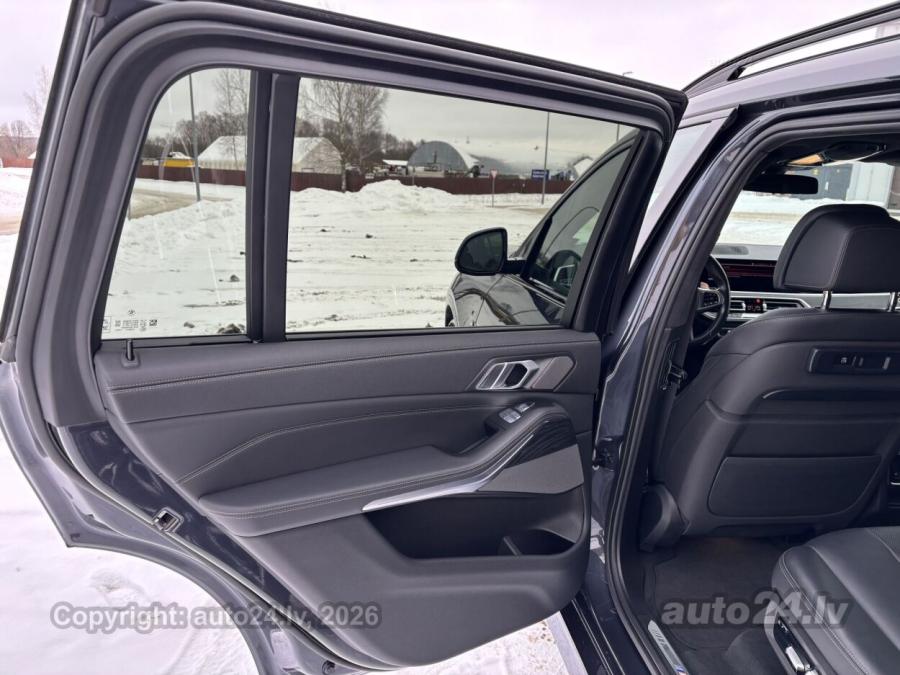 Grey BMW X7 2019 in Tartu, with an engine capacity of 3.00 L and mileage of 92 thousand km for 64500 €, photo 19 on AUTOMOTO.COM.LV