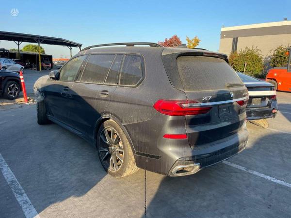 Grey BMW X7 2019 in Ukmerge, with an engine capacity of 4.40 L and mileage of 73 thousand km for 37777 €, photo 1 on AUTOMOTO.COM.LV
