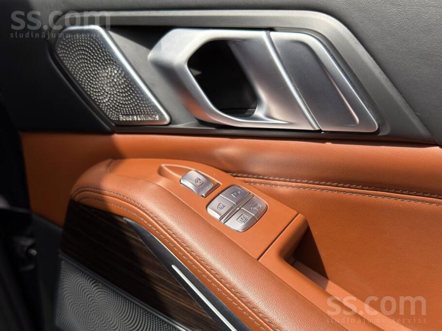 Grey BMW X7 2019 in Riga, with an engine capacity of 3.00 L and mileage of 168 thousand km for 51900 €, photo 15 on AUTOMOTO.COM.LV