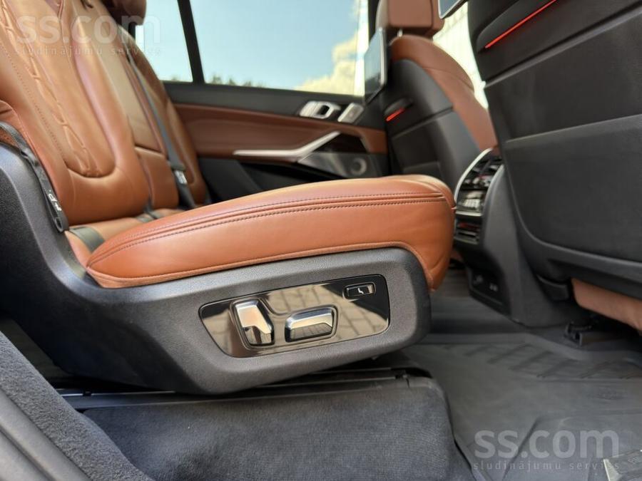 Grey BMW X7 2019 in Riga, with an engine capacity of 3.00 L and mileage of 168 thousand km for 51900 €, photo 16 on AUTOMOTO.COM.LV