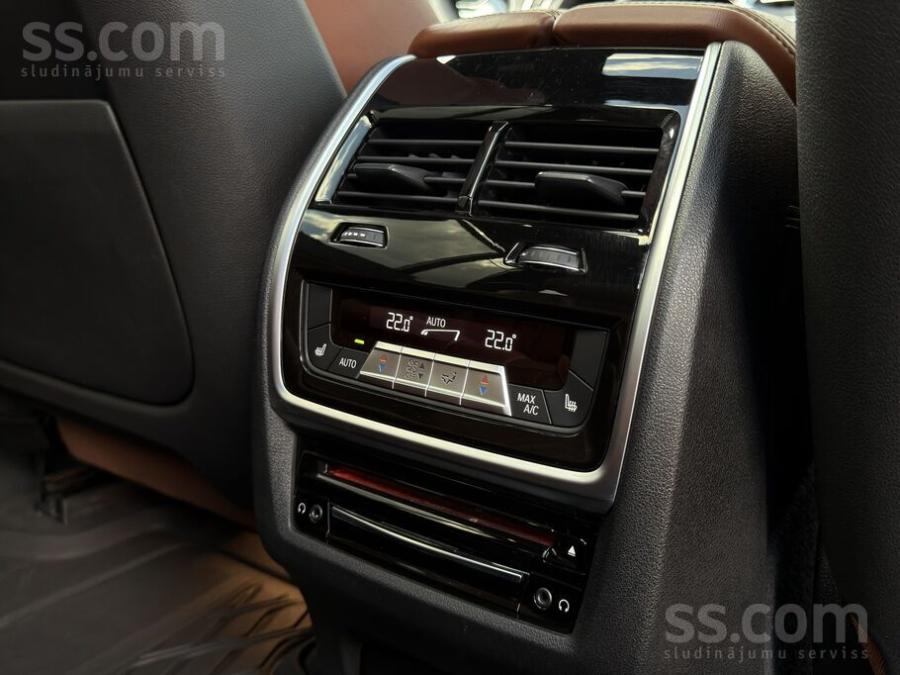 Grey BMW X7 2019 in Riga, with an engine capacity of 3.00 L and mileage of 168 thousand km for 51900 €, photo 21 on AUTOMOTO.COM.LV