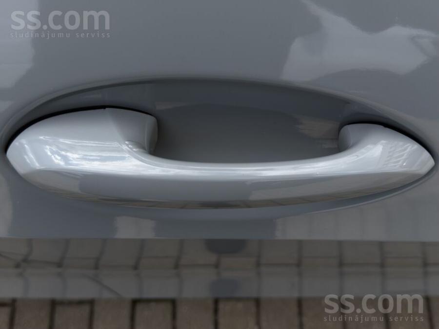 Grey BMW X7 2019 in Riga, with an engine capacity of 3.00 L and mileage of 168 thousand km for 51900 €, photo 31 on AUTOMOTO.COM.LV