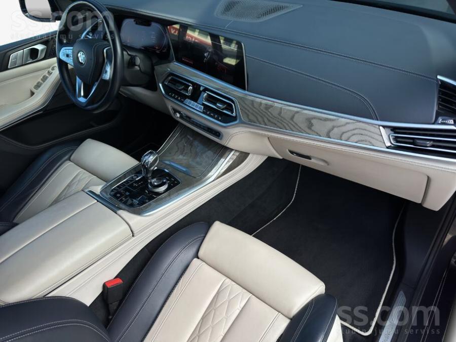 Grey BMW X7 2019 in Riga, with an engine capacity of 3.00 L and mileage of 111 thousand km for 52900 €, photo 6 on AUTOMOTO.COM.LV