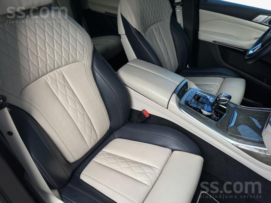 Grey BMW X7 2019 in Riga, with an engine capacity of 3.00 L and mileage of 111 thousand km for 52900 €, photo 7 on AUTOMOTO.COM.LV