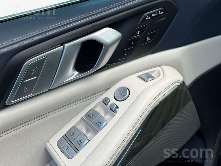 Grey BMW X7 2019 in Riga, with an engine capacity of 3.00 L and mileage of 111 thousand km for 52900 €, photo 13 on AUTOMOTO.COM.LV