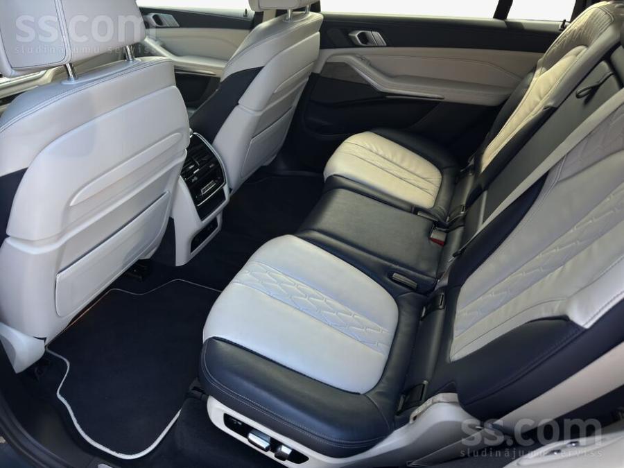 Grey BMW X7 2019 in Riga, with an engine capacity of 3.00 L and mileage of 111 thousand km for 52900 €, photo 14 on AUTOMOTO.COM.LV