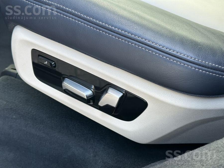 Grey BMW X7 2019 in Riga, with an engine capacity of 3.00 L and mileage of 111 thousand km for 52900 €, photo 21 on AUTOMOTO.COM.LV