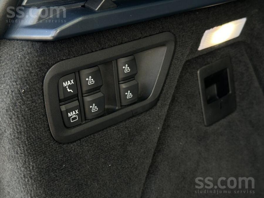 Grey BMW X7 2019 in Riga, with an engine capacity of 3.00 L and mileage of 111 thousand km for 52900 €, photo 22 on AUTOMOTO.COM.LV
