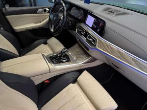 Grey BMW X7 2019 in Kaunas, with an engine capacity of 2.99 L and mileage of 232 thousand km for 46990 €, photo 18 on AUTOMOTO.COM.LV