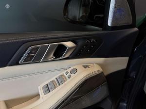 Grey BMW X7 2019 in Kaunas, with an engine capacity of 2.99 L and mileage of 232 thousand km for 46990 €, photo 24 on AUTOMOTO.COM.LV