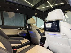 Grey BMW X7 2019 in Kaunas, with an engine capacity of 2.99 L and mileage of 232 thousand km for 46990 €, photo 28 on AUTOMOTO.COM.LV