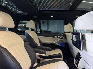 Grey BMW X7 2019 in Kaunas, with an engine capacity of 2.99 L and mileage of 232 thousand km for 46990 €, photo 29 on AUTOMOTO.COM.LV