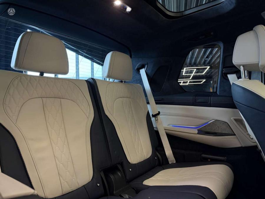 Grey BMW X7 2019 in Kaunas, with an engine capacity of 2.99 L and mileage of 232 thousand km for 46990 €, photo 31 on AUTOMOTO.COM.LV