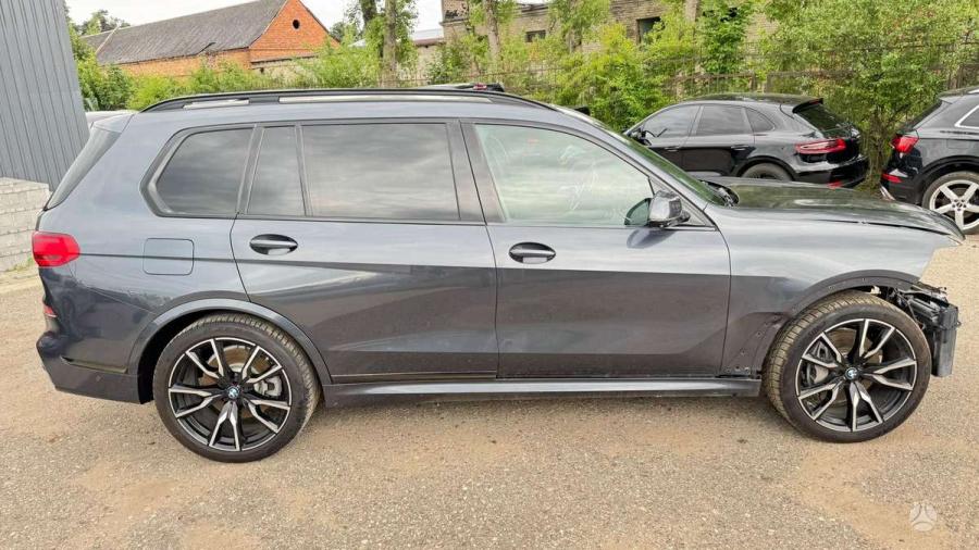 Pelēks BMW X7 2019 Ukmergė, ar dzinēja tilpumu 4.40 L un nobraukumu 73 tūkst. km par 32999 €, foto 3 vietnē AUTOMOTO.COM.LV