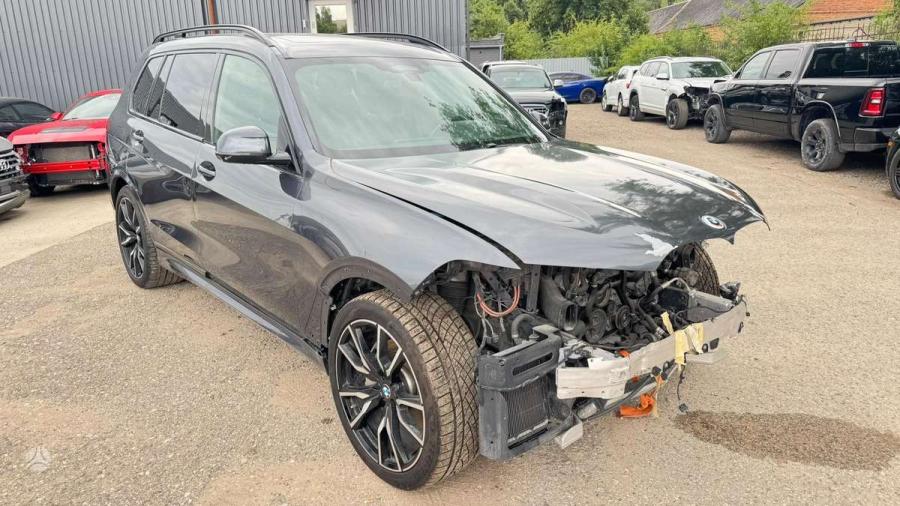 Pelēks BMW X7 2019 Ukmergė, ar dzinēja tilpumu 4.40 L un nobraukumu 73 tūkst. km par 32999 €, foto 4 vietnē AUTOMOTO.COM.LV