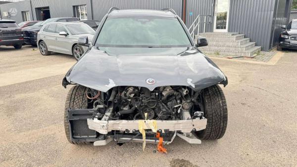 Grey BMW X7 2019 in Ukmerge, with an engine capacity of 4.40 L and mileage of 73 thousand km for 32999 €, photo 4 on AUTOMOTO.COM.LV