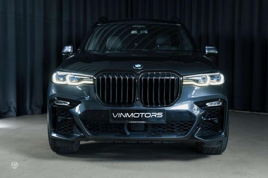 Grey BMW X7 2019 in Vilnius, with an engine capacity of 4.40 L and mileage of 165 thousand km for 38999 €, photo 3 on AUTOMOTO.COM.LV