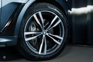 Grey BMW X7 2019 in Vilnius, with an engine capacity of 4.40 L and mileage of 165 thousand km for 38999 €, photo 12 on AUTOMOTO.COM.LV