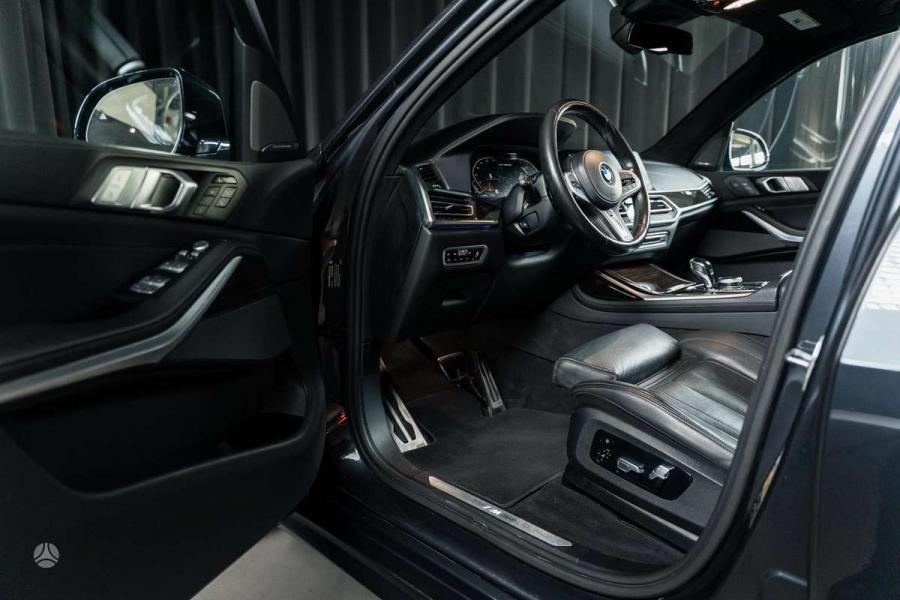 Grey BMW X7 2019 in Vilnius, with an engine capacity of 4.40 L and mileage of 165 thousand km for 38999 €, photo 13 on AUTOMOTO.COM.LV