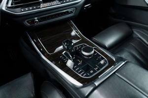 Grey BMW X7 2019 in Vilnius, with an engine capacity of 4.40 L and mileage of 165 thousand km for 38999 €, photo 23 on AUTOMOTO.COM.LV