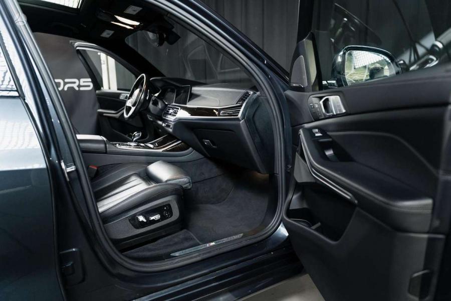 Grey BMW X7 2019 in Vilnius, with an engine capacity of 4.40 L and mileage of 165 thousand km for 38999 €, photo 25 on AUTOMOTO.COM.LV