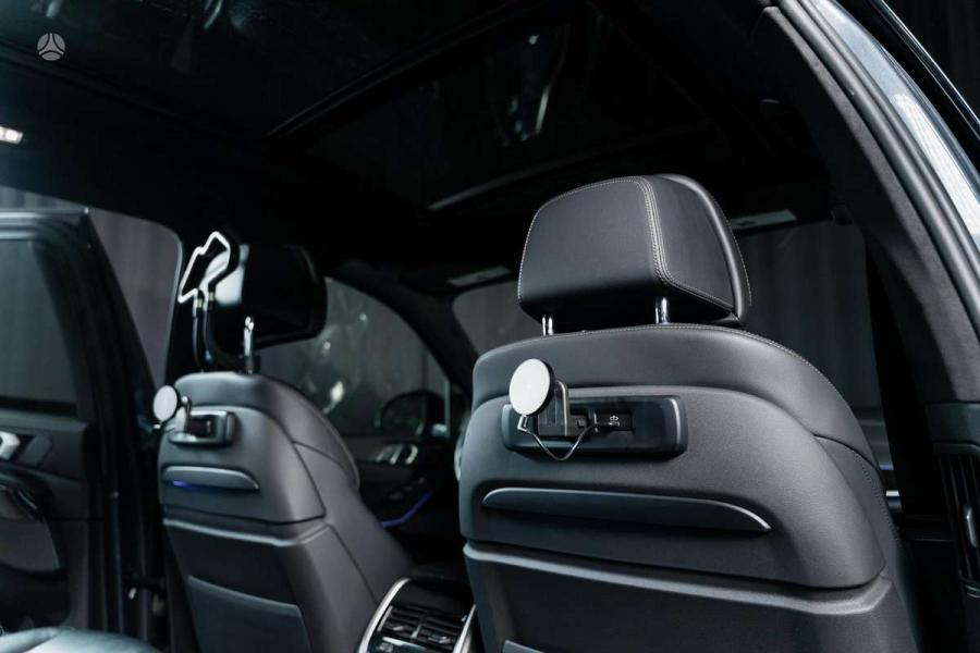 Grey BMW X7 2019 in Vilnius, with an engine capacity of 4.40 L and mileage of 165 thousand km for 38999 €, photo 30 on AUTOMOTO.COM.LV