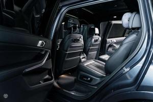 Grey BMW X7 2019 in Vilnius, with an engine capacity of 4.40 L and mileage of 165 thousand km for 38999 €, photo 33 on AUTOMOTO.COM.LV