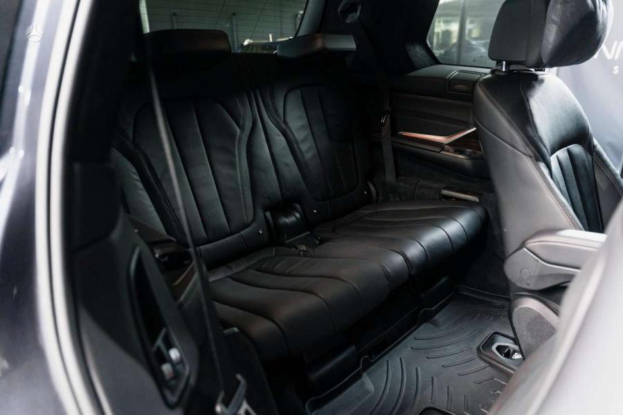 Grey BMW X7 2019 in Vilnius, with an engine capacity of 4.40 L and mileage of 165 thousand km for 38999 €, photo 34 on AUTOMOTO.COM.LV