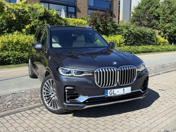 Grey BMW X7 2020 in Riga, with an engine capacity of 3.00 L and mileage of 215 thousand km for 44500 €, photo 1 on AUTOMOTO.COM.LV