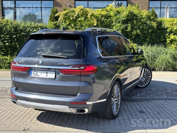 Grey BMW X7 2020 in Riga, with an engine capacity of 3.00 L and mileage of 215 thousand km for 44500 €, photo 3 on AUTOMOTO.COM.LV