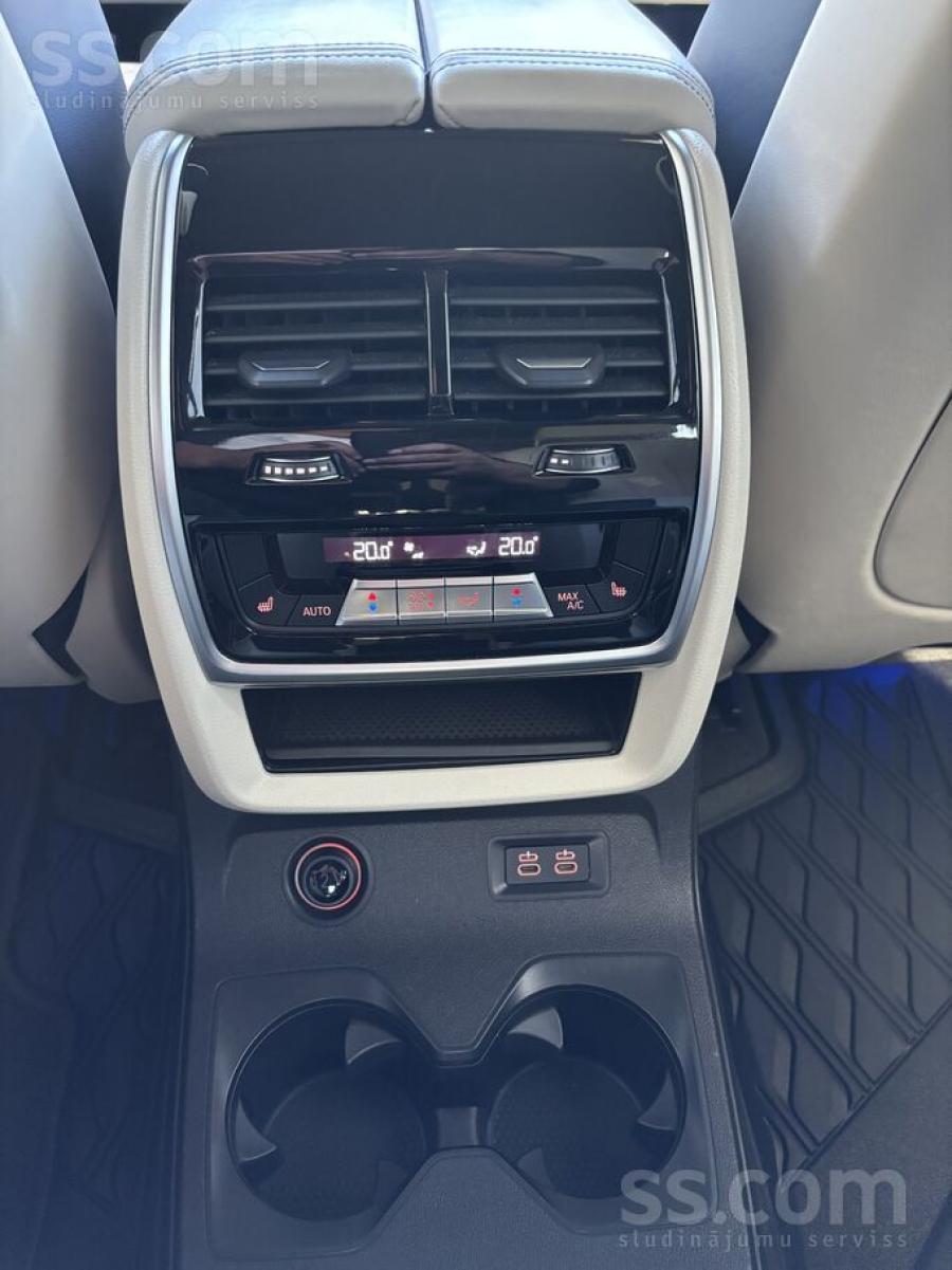 Pelēks BMW X7 2020 Rīga, ar dzinēja tilpumu 3.00 L un nobraukumu 215 tūkst. km par 44500 €, foto 24 vietnē AUTOMOTO.COM.LV