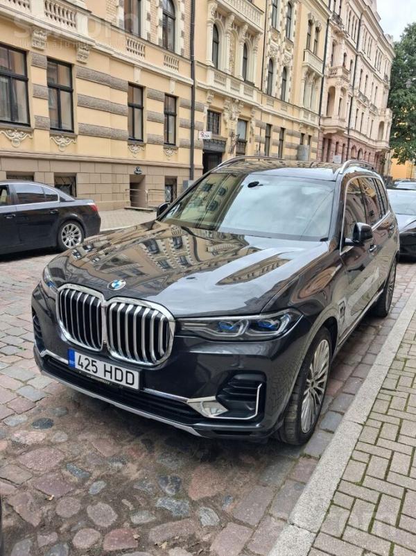 Pelēks BMW X7 2020 Rīga, ar dzinēja tilpumu 3.00 L un nobraukumu 97 tūkst. km par 52000 €, foto 1 vietnē AUTOMOTO.COM.LV