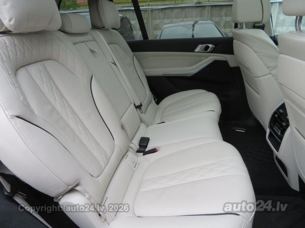 Grey BMW X7 2021 in Tallinn, with an engine capacity of 3.00 L and mileage of 140 thousand km for 49900 €, photo 5 on AUTOMOTO.COM.LV