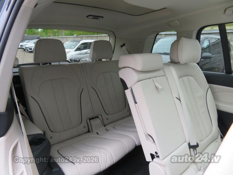 Grey BMW X7 2021 in Tallinn, with an engine capacity of 3.00 L and mileage of 140 thousand km for 49900 €, photo 7 on AUTOMOTO.COM.LV