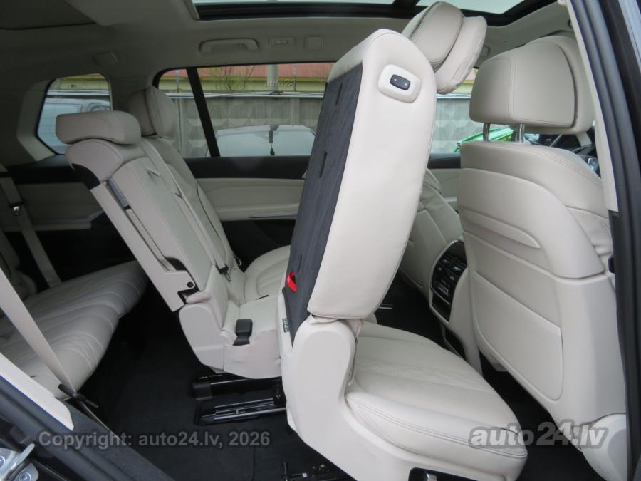 Grey BMW X7 2021 in Tallinn, with an engine capacity of 3.00 L and mileage of 140 thousand km for 49900 €, photo 8 on AUTOMOTO.COM.LV
