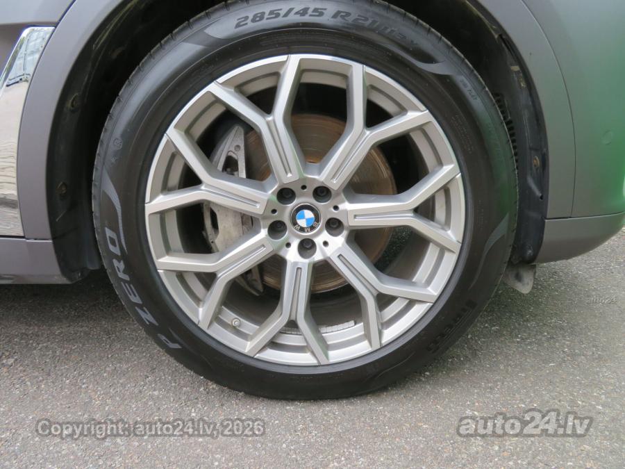 Grey BMW X7 2021 in Tallinn, with an engine capacity of 3.00 L and mileage of 140 thousand km for 49900 €, photo 13 on AUTOMOTO.COM.LV