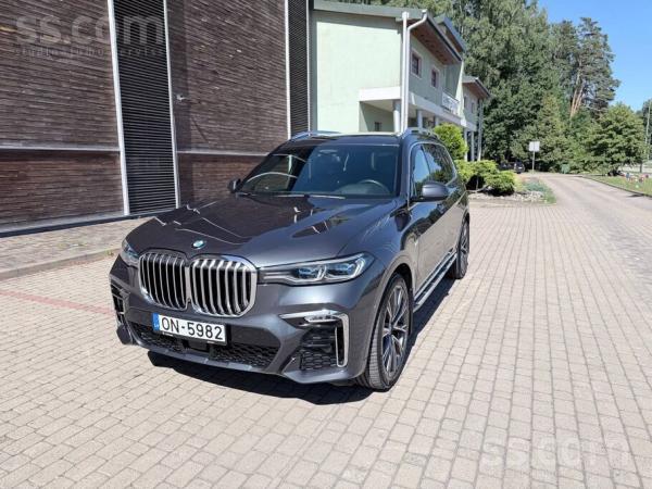 Grey BMW X7 2021 in Riga, with an engine capacity of 3.00 L and mileage of 155 thousand km for 55500 €, photo 1 on AUTOMOTO.COM.LV