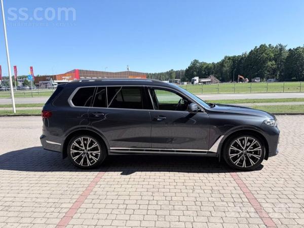 Grey BMW X7 2021 in Riga, with an engine capacity of 3.00 L and mileage of 155 thousand km for 55500 €, photo 4 on AUTOMOTO.COM.LV