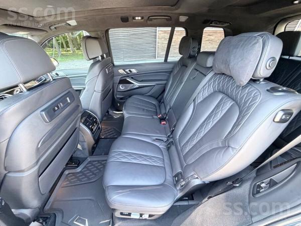 Grey BMW X7 2021 in Riga, with an engine capacity of 3.00 L and mileage of 155 thousand km for 55500 €, photo 11 on AUTOMOTO.COM.LV