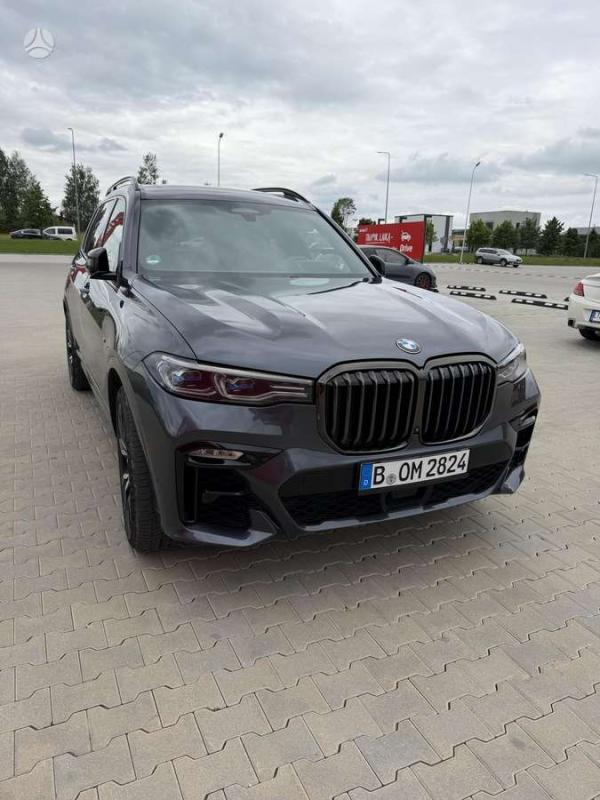 Grey BMW X7 2021 in Siauliai, with an engine capacity of 2.99 L and mileage of 152 thousand km for 49500 €, photo 1 on AUTOMOTO.COM.LV