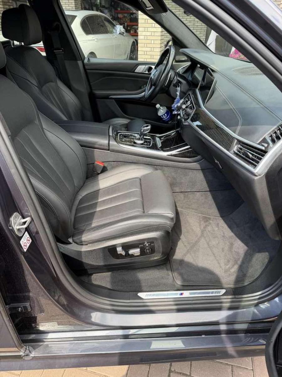 Pelēks BMW X7 2021 Šauļi, ar dzinēja tilpumu 2.99 L un nobraukumu 152 tūkst. km par 49500 €, foto 24 vietnē AUTOMOTO.COM.LV