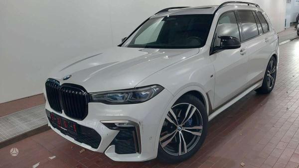 Grey BMW X7 2022 in Vilnius, with an engine capacity of 4.40 L and mileage of 94 thousand km for 57690 €, photo 1 on AUTOMOTO.COM.LV