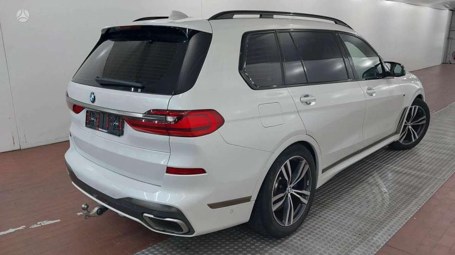 Pelēks BMW X7 2022 Viļņa, ar dzinēja tilpumu 4.40 L un nobraukumu 94 tūkst. km par 57690 €, foto 3 vietnē AUTOMOTO.COM.LV