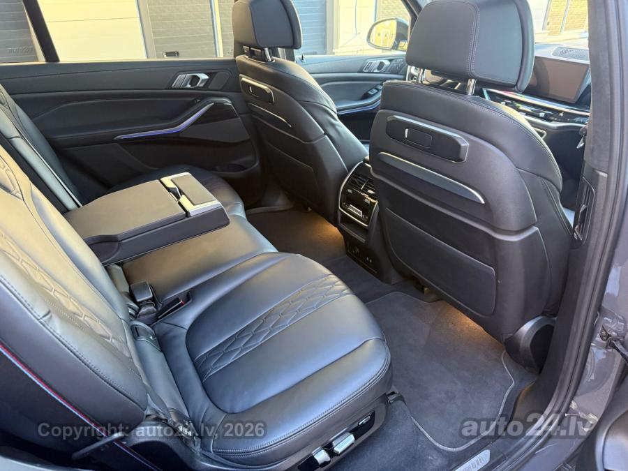 Grey BMW X7 2022 in Tallinn, with an engine capacity of 3.00 L and mileage of 58 thousand km for 82900 €, photo 16 on AUTOMOTO.COM.LV