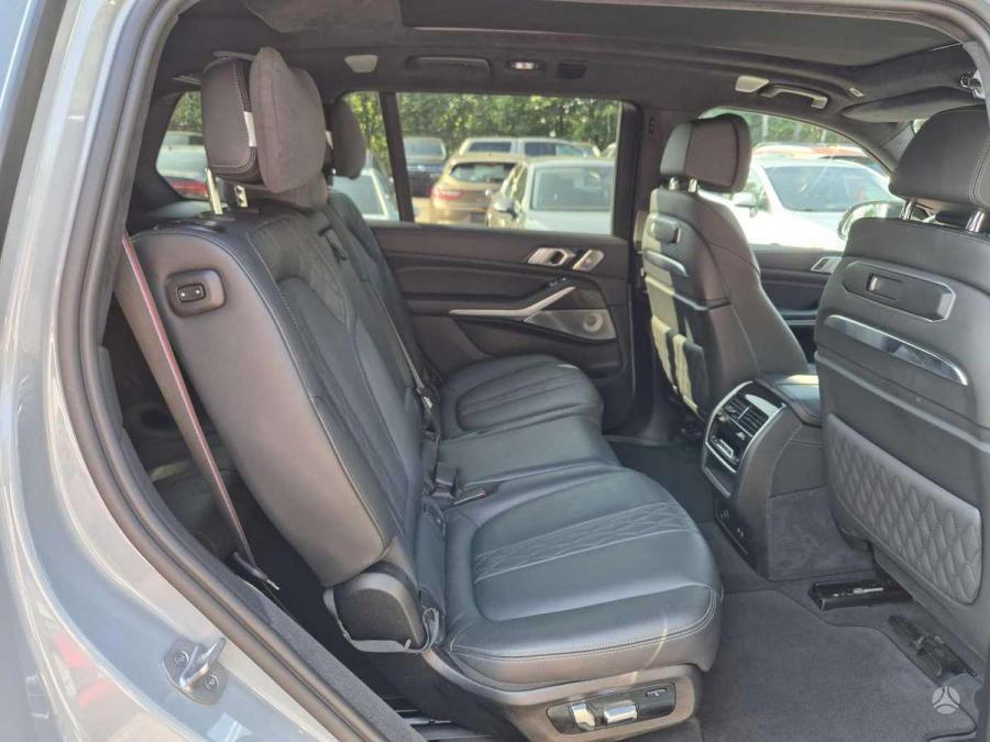 Pelēks BMW X7 2023 Viļņa, ar dzinēja tilpumu 4.40 L un nobraukumu 39 tūkst. km par 94900 €, foto 7 vietnē AUTOMOTO.COM.LV