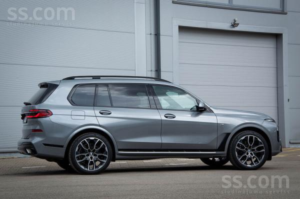 Grey BMW X7 2023 in Riga, with an engine capacity of 3.00 L and mileage of 63 thousand km for 84900 €, photo 2 on AUTOMOTO.COM.LV