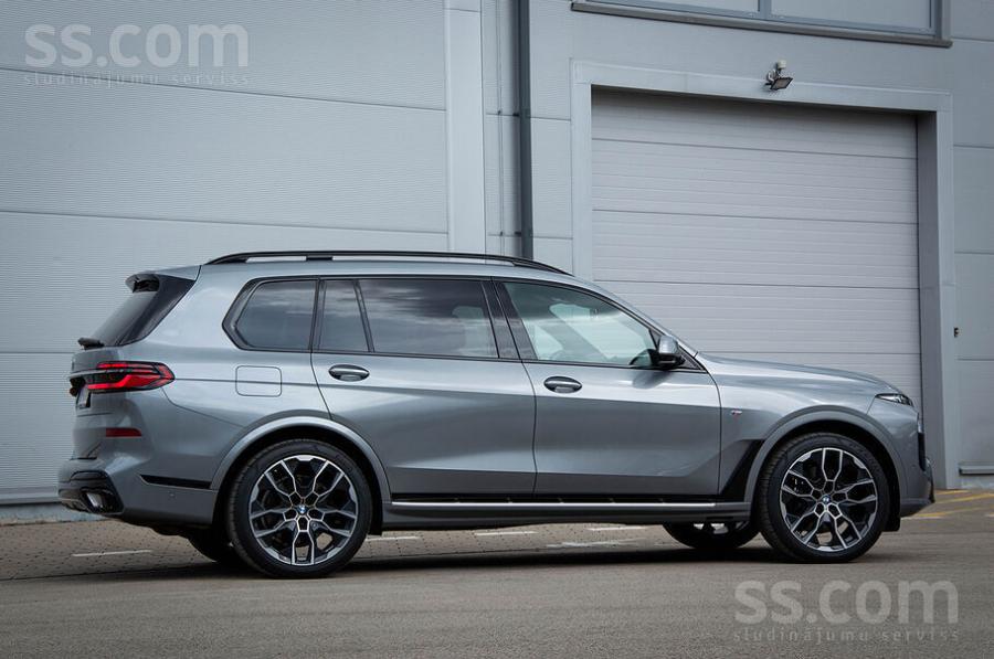 Grey BMW X7 2023 in Riga, with an engine capacity of 3.00 L and mileage of 63 thousand km for 84900 €, photo 3 on AUTOMOTO.COM.LV