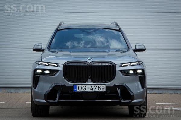 Grey BMW X7 2023 in Riga, with an engine capacity of 3.00 L and mileage of 63 thousand km for 84900 €, photo 4 on AUTOMOTO.COM.LV